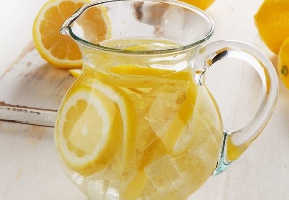Limonlu suyun faydaları: Limonlu su içmek için 10 sağlıklı neden