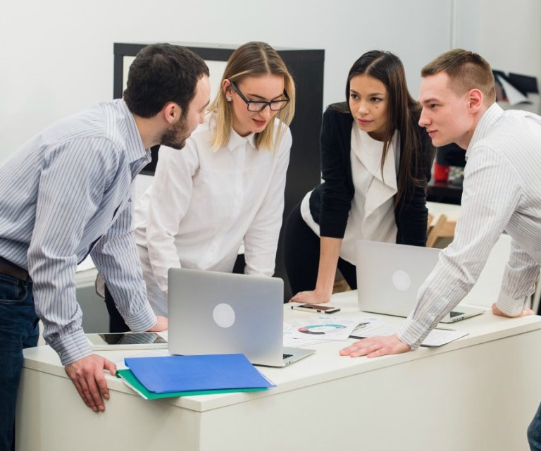 İş dünyasındaki bencil insanlarla nasıl mücadele edebilirsiniz? - Uplifers