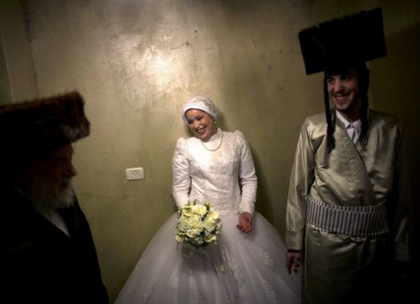 Dünyanın her bir yanından 27 geleneksel düğün kıyafetinin etkileyici ...