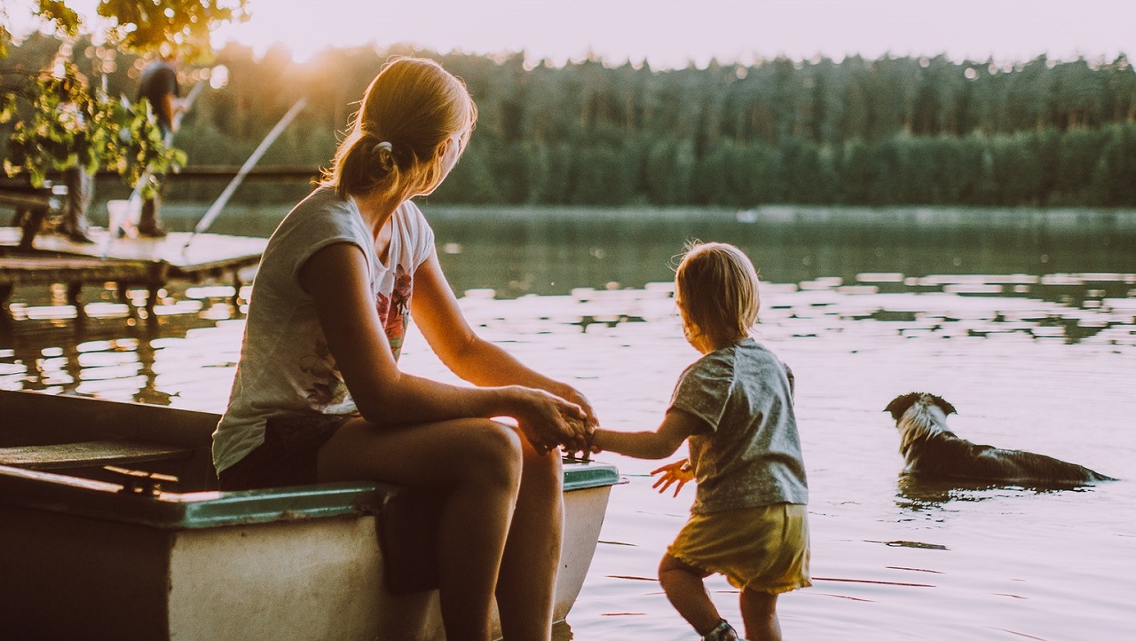 Anne ve babalar çocuklarının gelişiminde nasıl bir ayna gibi onlara ...