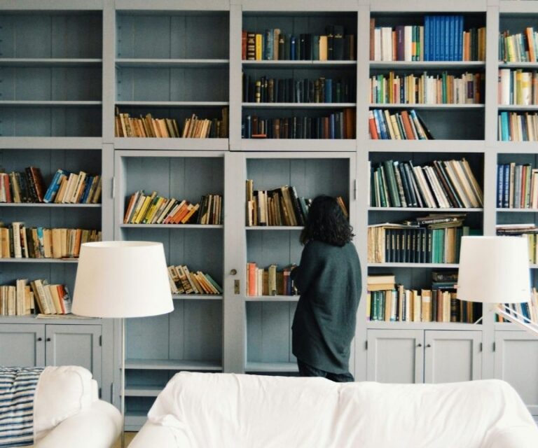 Shelfie trendi nedir, bu akıma nasıl dahil olabilirsiniz? - Uplifers