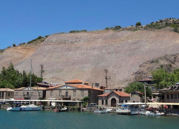 Assos Antik Limanı Gezi Rehberi: Ne Yapılır, Nereler Gezilir, Ne Yenir?